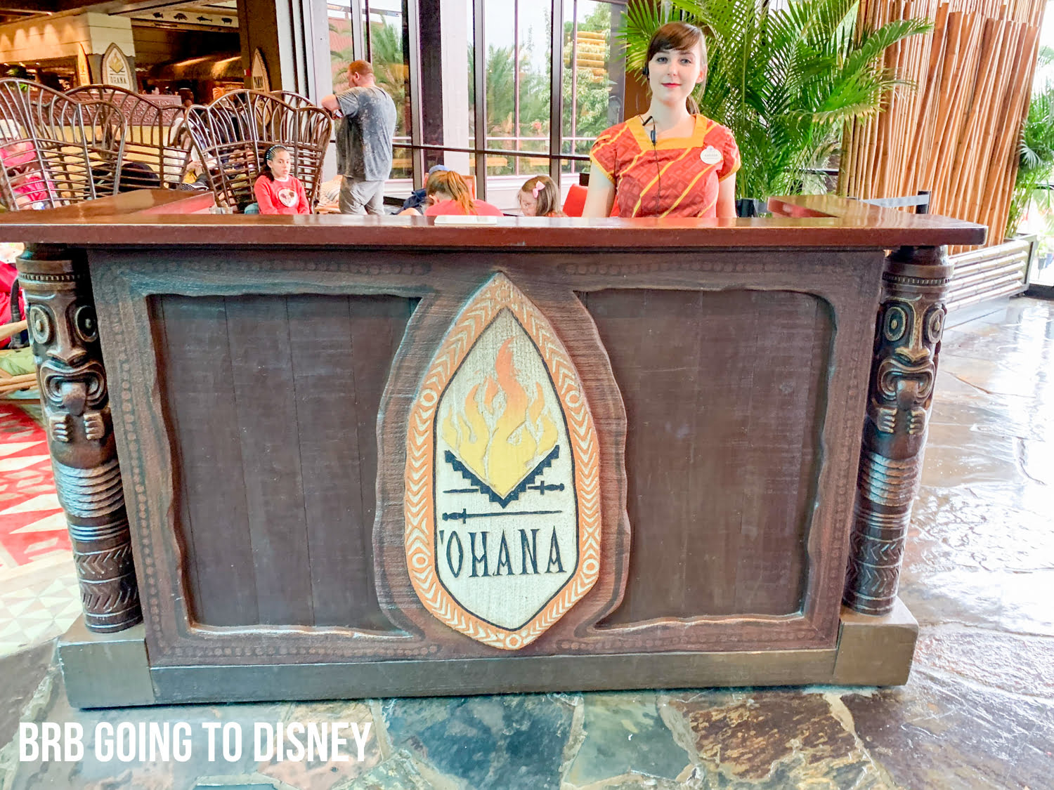 Breakfast at Ohana with Lilo and Stitch -- Ohana Breakfast Review | brb ...